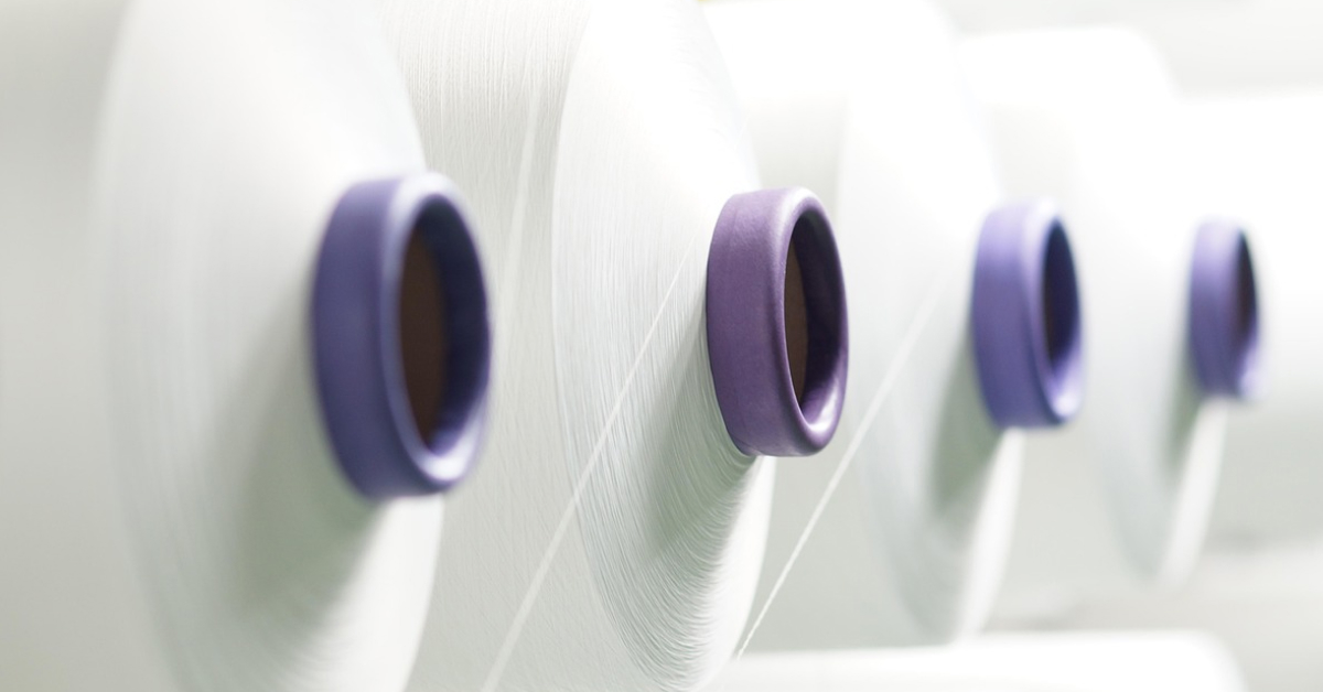Tout savoir sur le polyester recyclé : avantages et limites